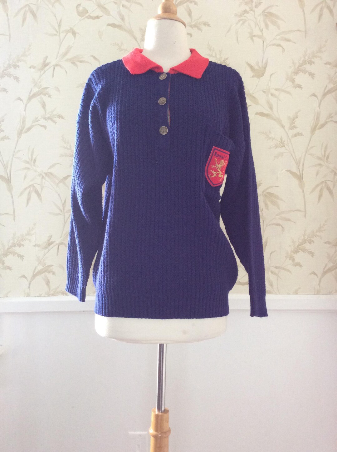 1970s Vintage Chunky Knit Preppy Collegiate Royal Club Emblem Patch ...