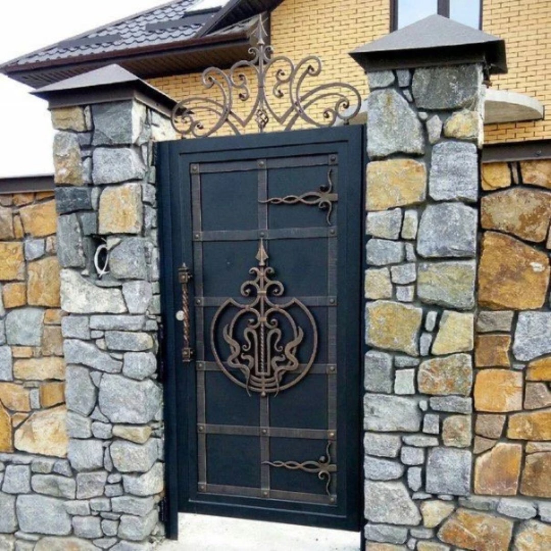 Royal Majestic Metal Back Yard Gate | Custom Fabrication Sturdy Metal ...