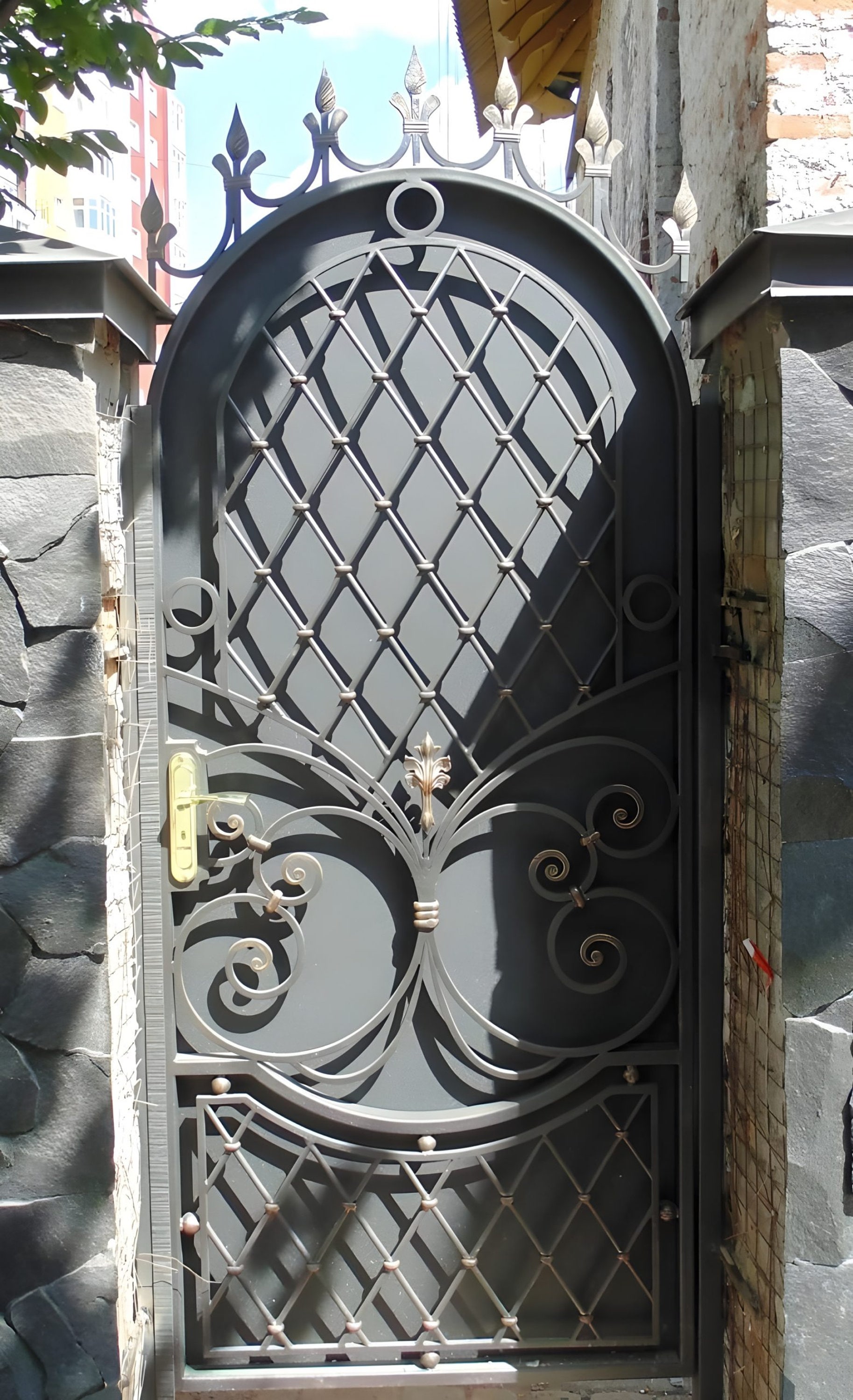 Royal Victorian Crisscross Design Metal Side Walk Gate Custom ...