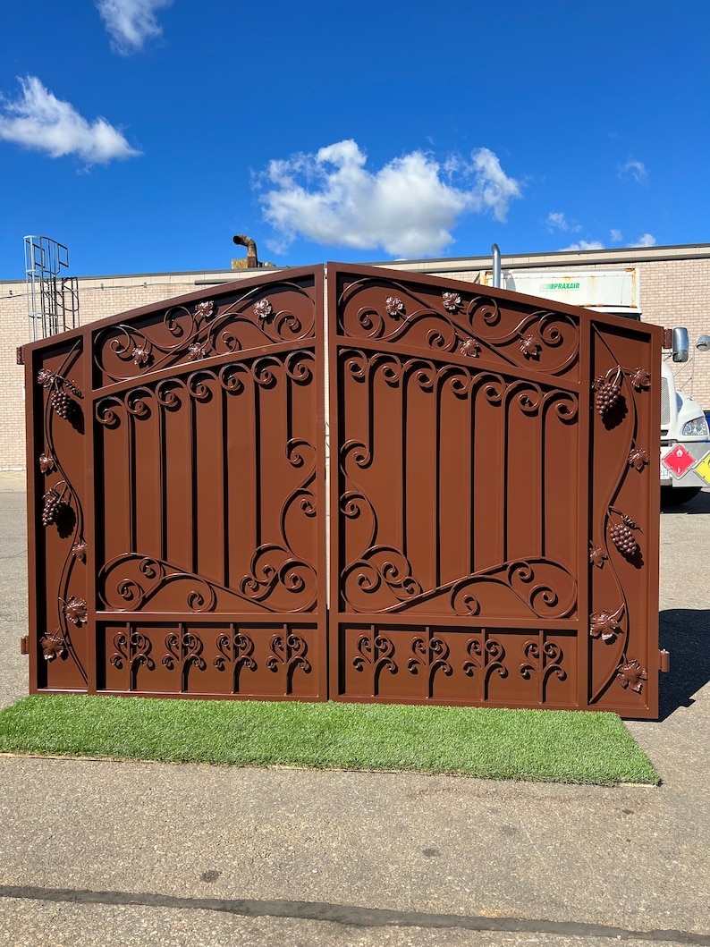 Stylish Solid Embossed Metal Spiral Vintage Entry Gate custom ...