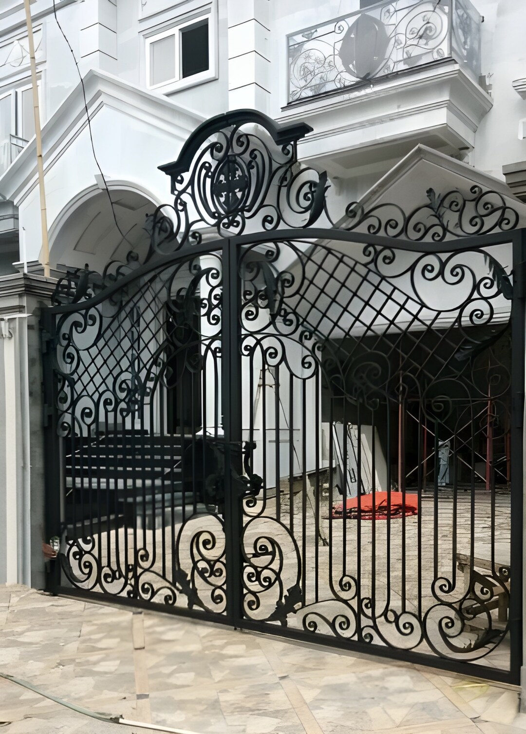 Royal Majestic Geometric Design Driveway Gate| Modern Metal Art Spiral ...