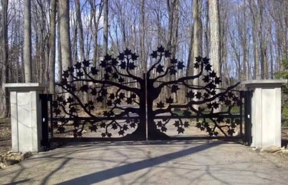 Dual Swing Oak Tree Main Driveway Gate Heavy Duty Tree Design Metal ...
