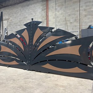 Stylish Laser Cut Entry Gate | Custom Fabrication Metal Driveway Gate ...