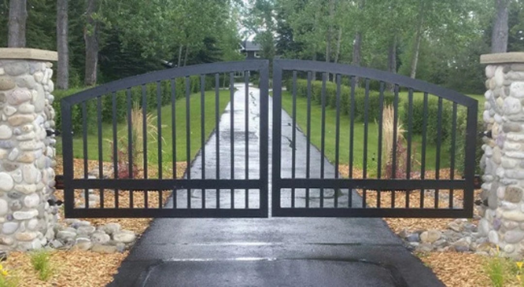 Modern Solid Metal Fence Design Dual Swing Driveway Gate | Custom ...