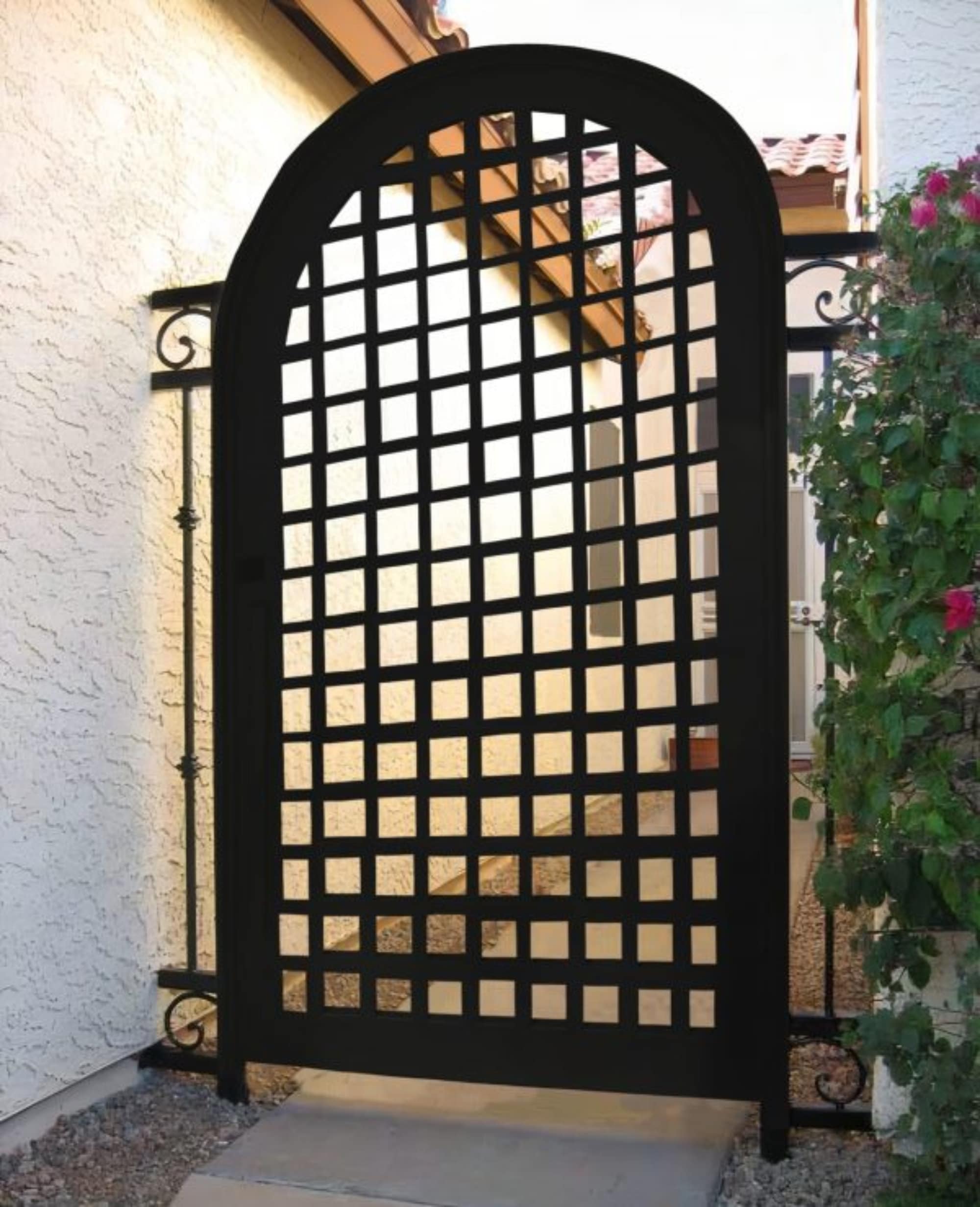Classic Checkered Design Metal Garden Gate Sturdy Unique Construction ...