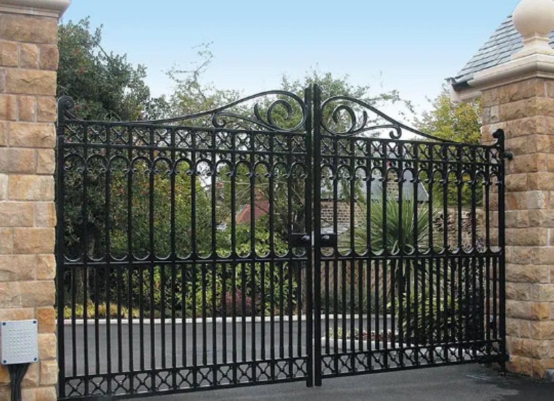 Custom Fabrication Entry Gate Abstract Driveway Gate Heavy Duty Metal ...