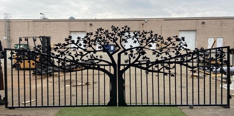 Oak Tree Cut-out Driveway Gate Custom Fabricated Dual Swing Entrance ...