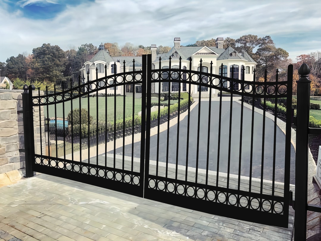 Graceful Circular Panel Fence Design Driveway Gate| Custom Fabrication ...