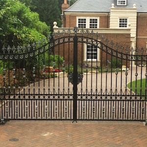 Gorgeous Visual Art Design Metal Driveway Gate | Custom Huge Heavy Duty ...