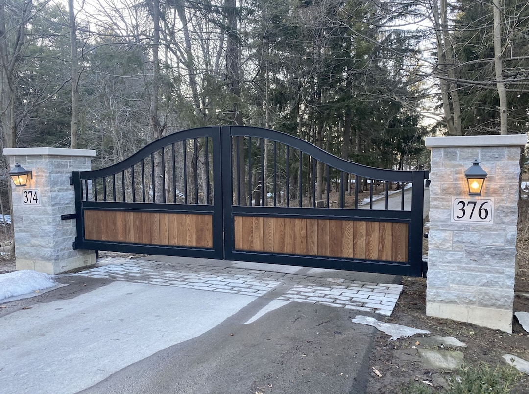 Modern Metal / Hardwood Driveway Gate | Custom Heavy Duty Entry Metal ...