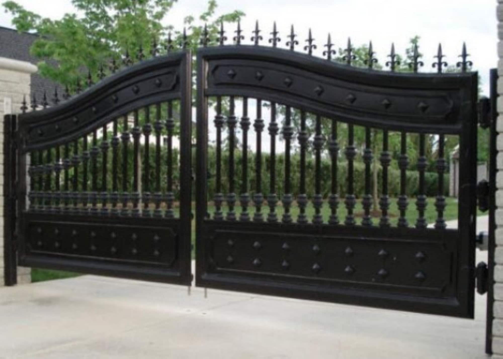 Luxurious and Stylish Solid Metal Driveway Gate Custom Fabrication ...