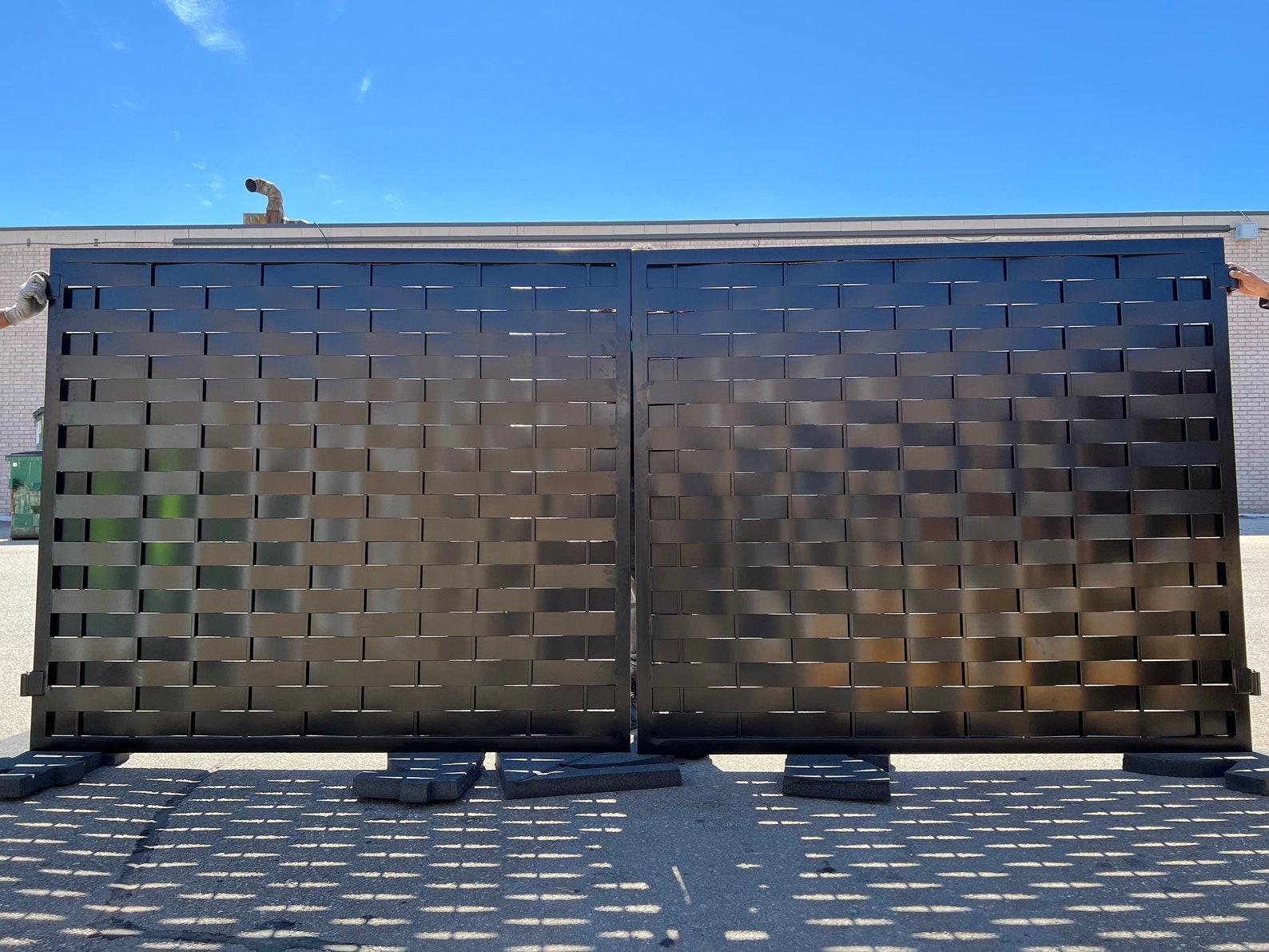 Heavy Duty Overlap Pattern Driveway Gate Dual Swing Metal Entry Gate ...