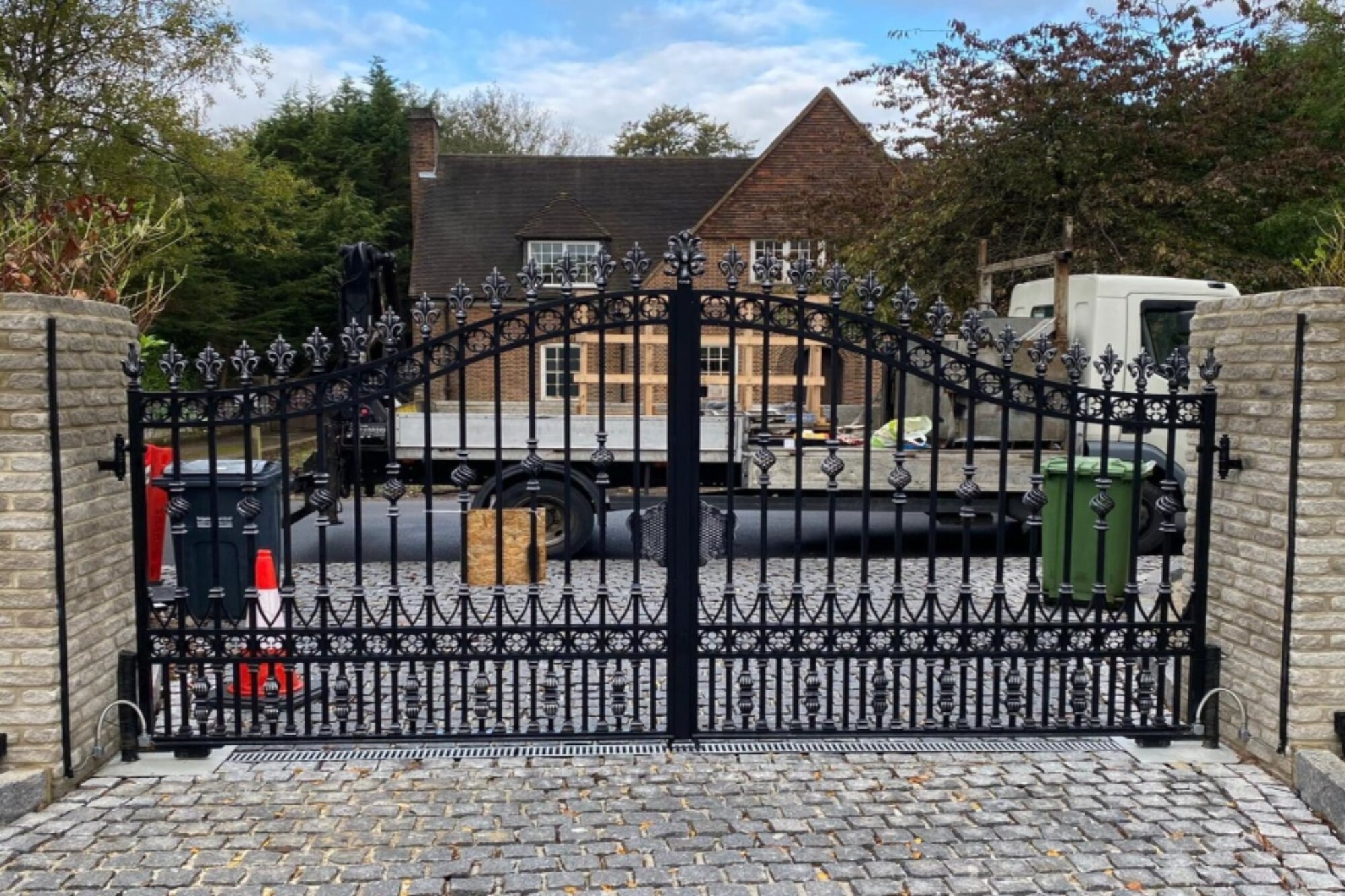 Hambledon Wrought Iron Gates Dual Swing Driveway Gate Classic Fence ...
