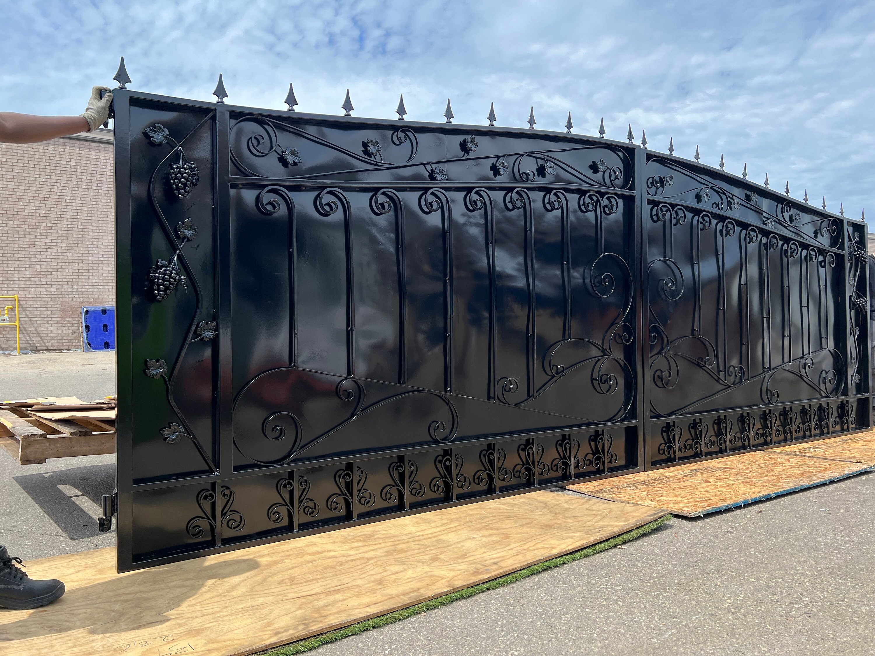 Stylish Solid Embossed Metal Spiral Vintage Entry Gate custom ...