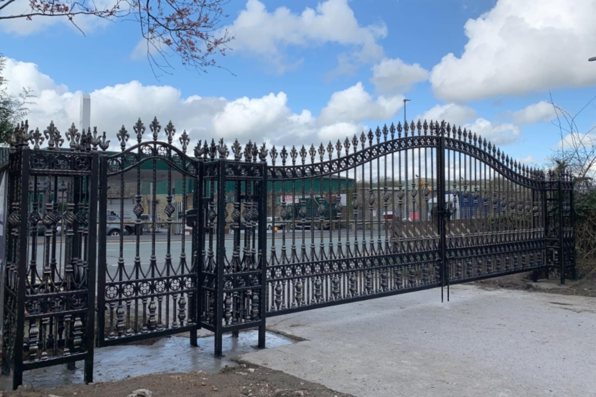 Hambledon Wrought Iron Gates Dual Swing Driveway Gate Classic Fence ...