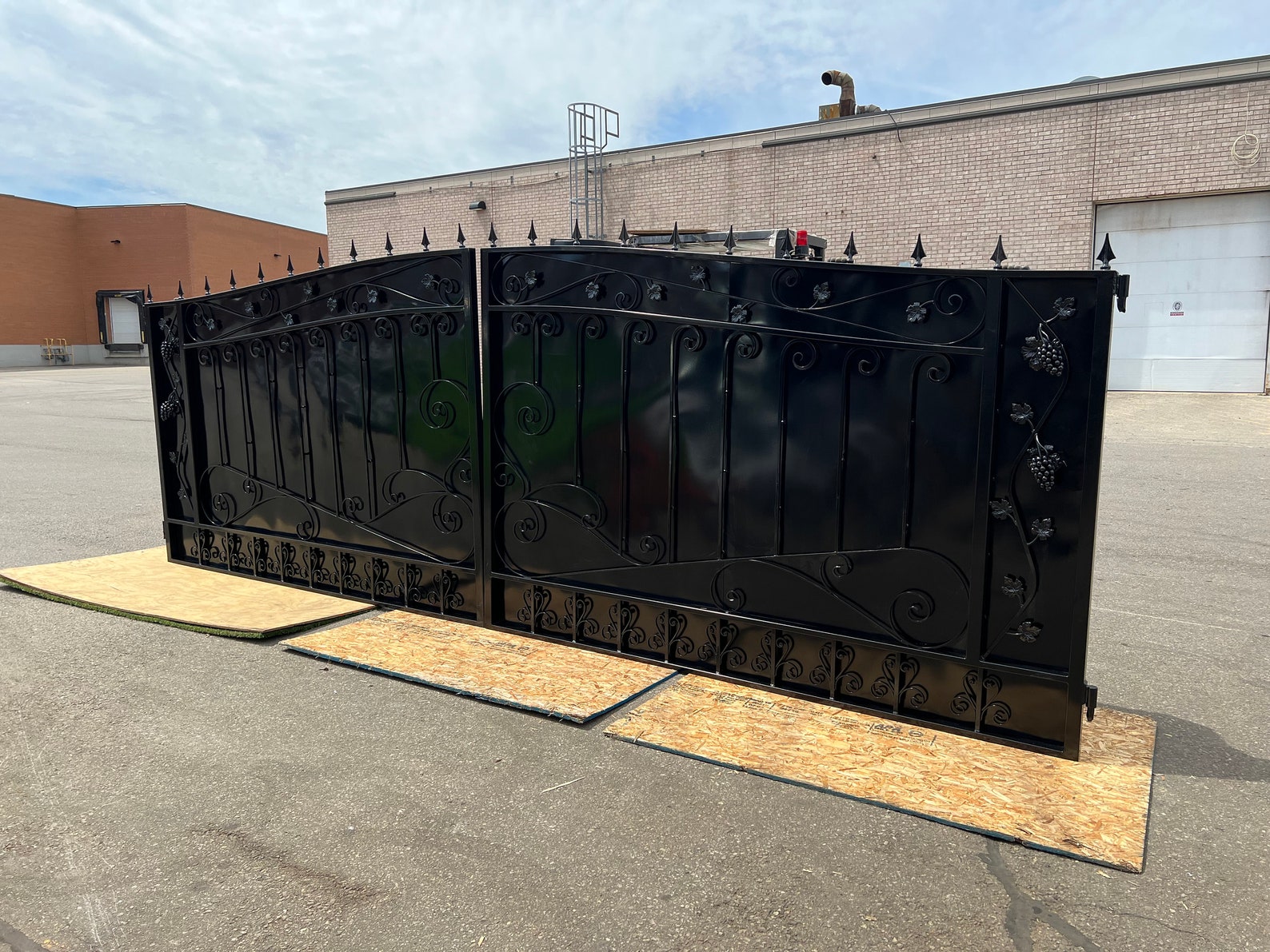 Stylish Solid Embossed Metal Spiral Vintage Entry Gate custom ...