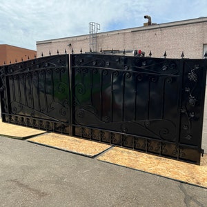 Stylish Solid Embossed Metal Spiral Vintage Entry Gate |custom ...