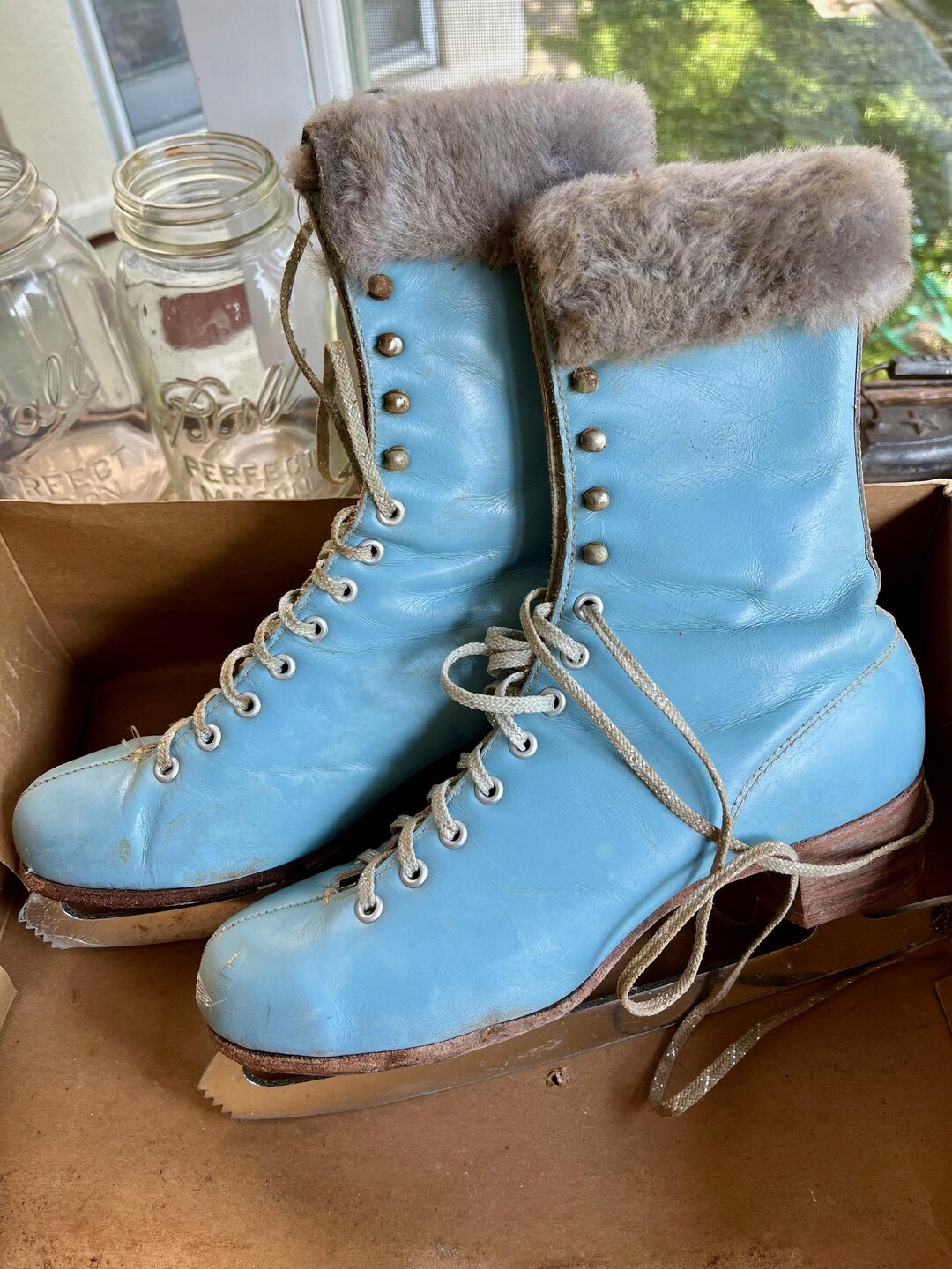 Vintage C. 1961 Canadian Flyer princess Ice Skates in Light Blue W/fur ...