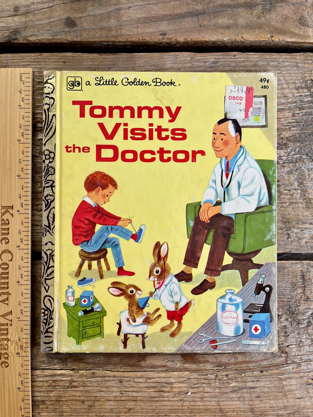 Illustrated by Richard Scarry! Vintage (1974) Printing of "tommy Visits ...
