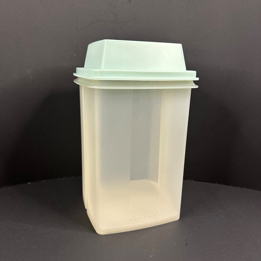 Tupperware Pick A Deli Keeper 1560 With Aqua Lid 1562 and Strainer 1561 ...