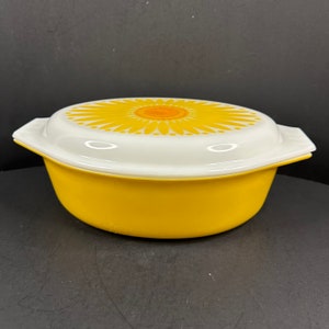 Daisy aka Sunflower 045 2.5 Quart Oval Yellow Pyrex Casserole Dish W ...