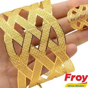 Handcrafted Golden Mesh Sphere Decorative Ornaments Set - Intricate ...