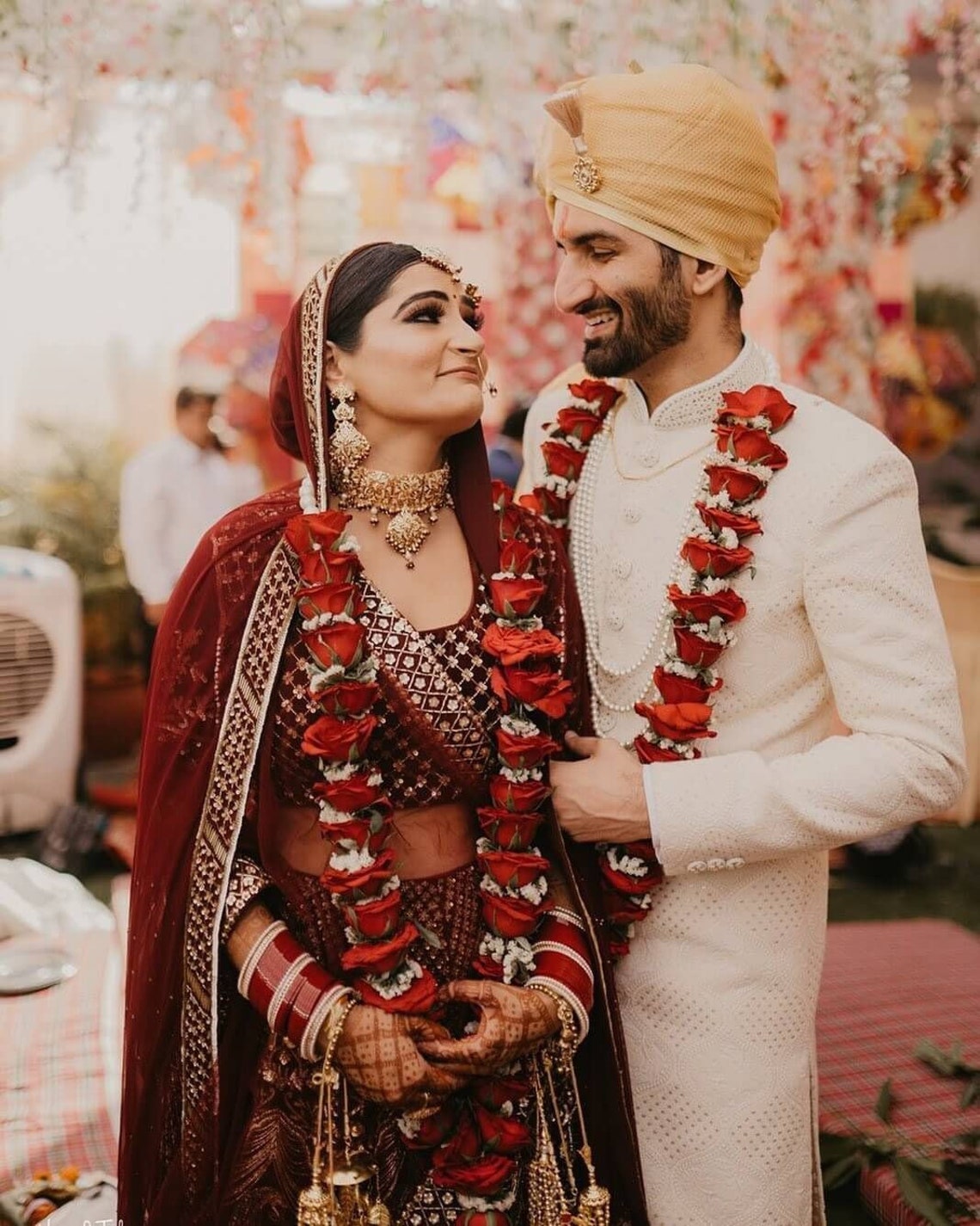 Fresh and Artificial Wedding Varmala, Bride and Groom Mala, Wedding ...