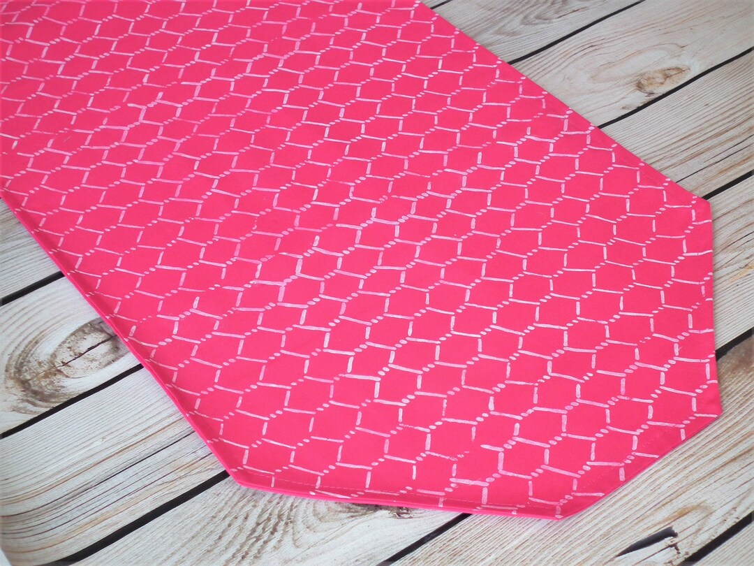 Hot Pink Chicken Wire Print Table Runner, Hand Stenciled Pattern ...