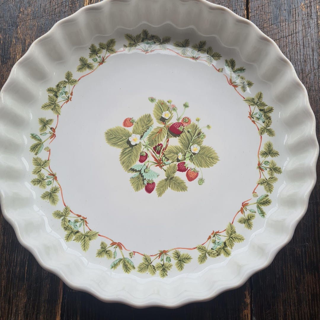 Vintage summer Strawberries Quiche / Flan Pie Dish - Etsy