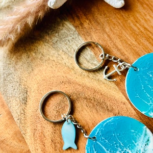 Wood Keychain With Ocean Waves & Charm, Resin Beach Keychain, Epoxy ...