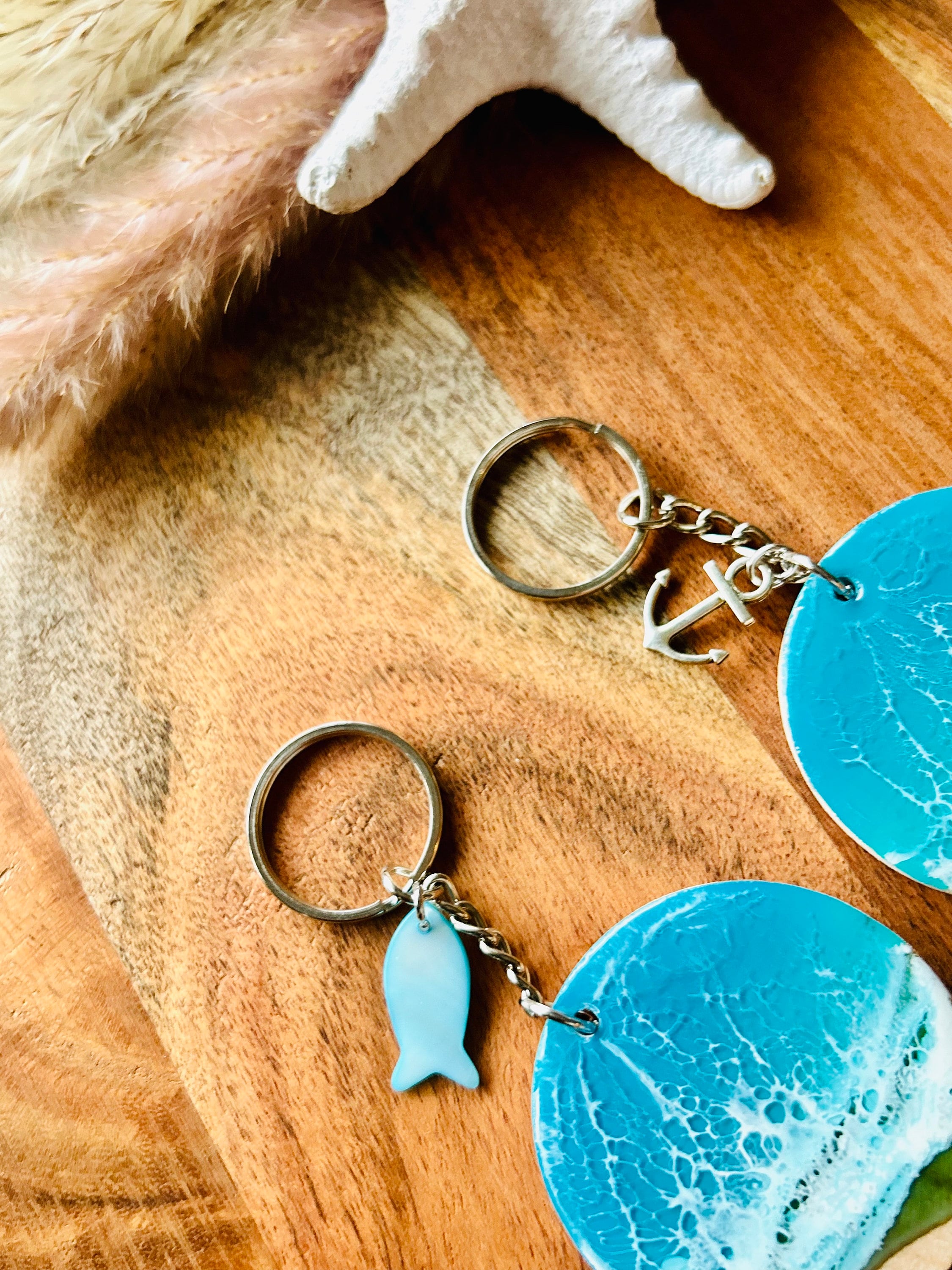 Wood Keychain With Ocean Waves & Charm, Resin Beach Keychain, Epoxy ...