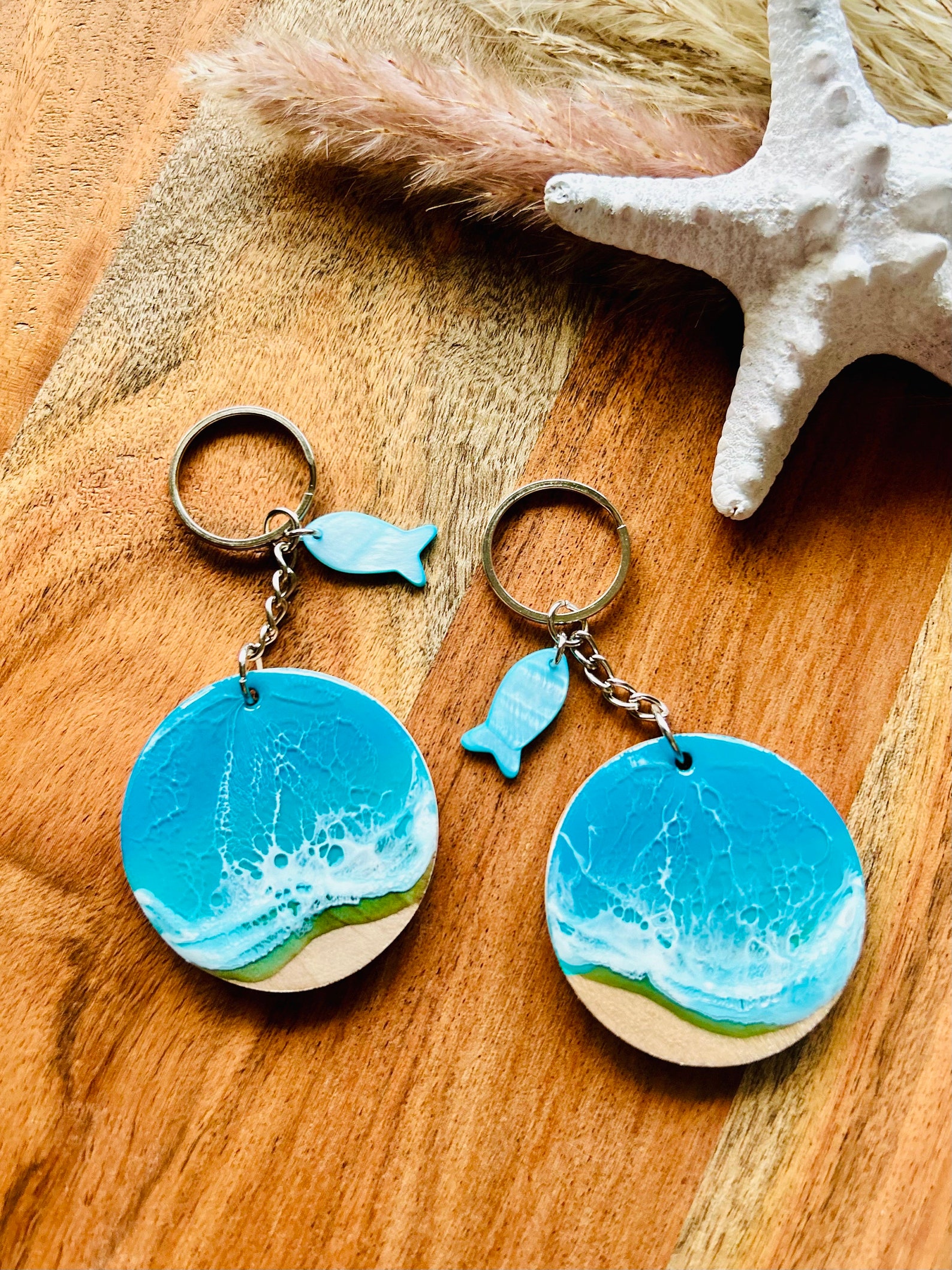 Wood Keychain With Ocean Waves & Charm, Resin Beach Keychain, Epoxy ...