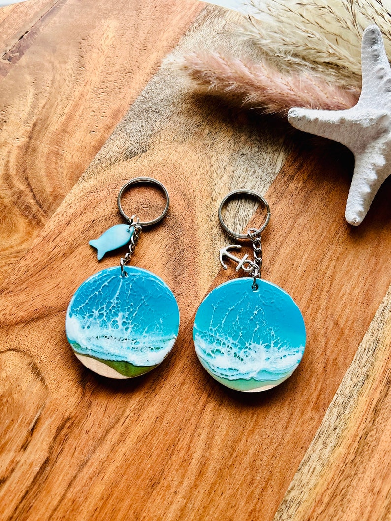 Wood Keychain With Ocean Waves & Charm, Resin Beach Keychain, Epoxy ...