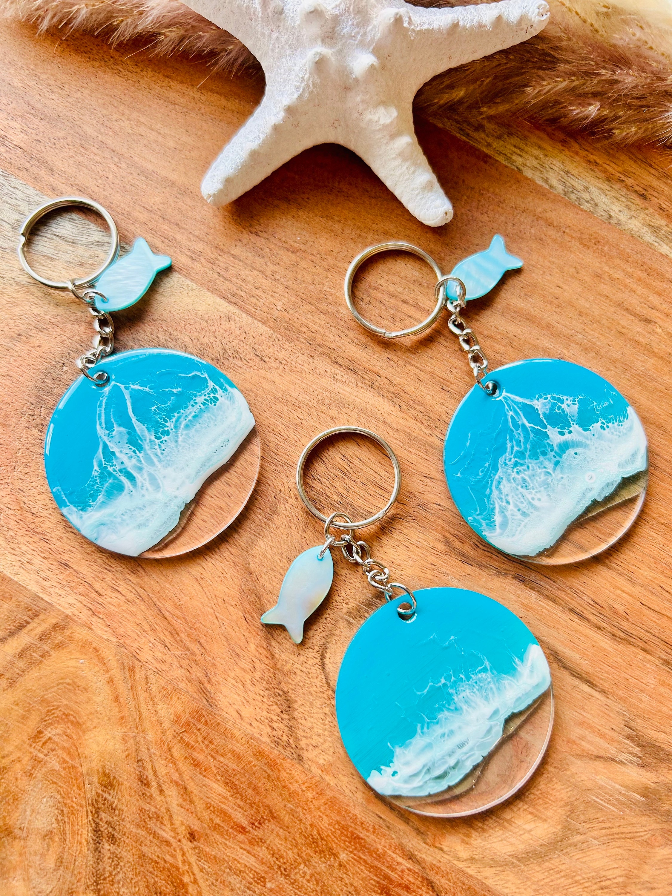 Acrylic Keychain With Ocean Waves & Charm, Resin Beach Keychain, Epoxy ...