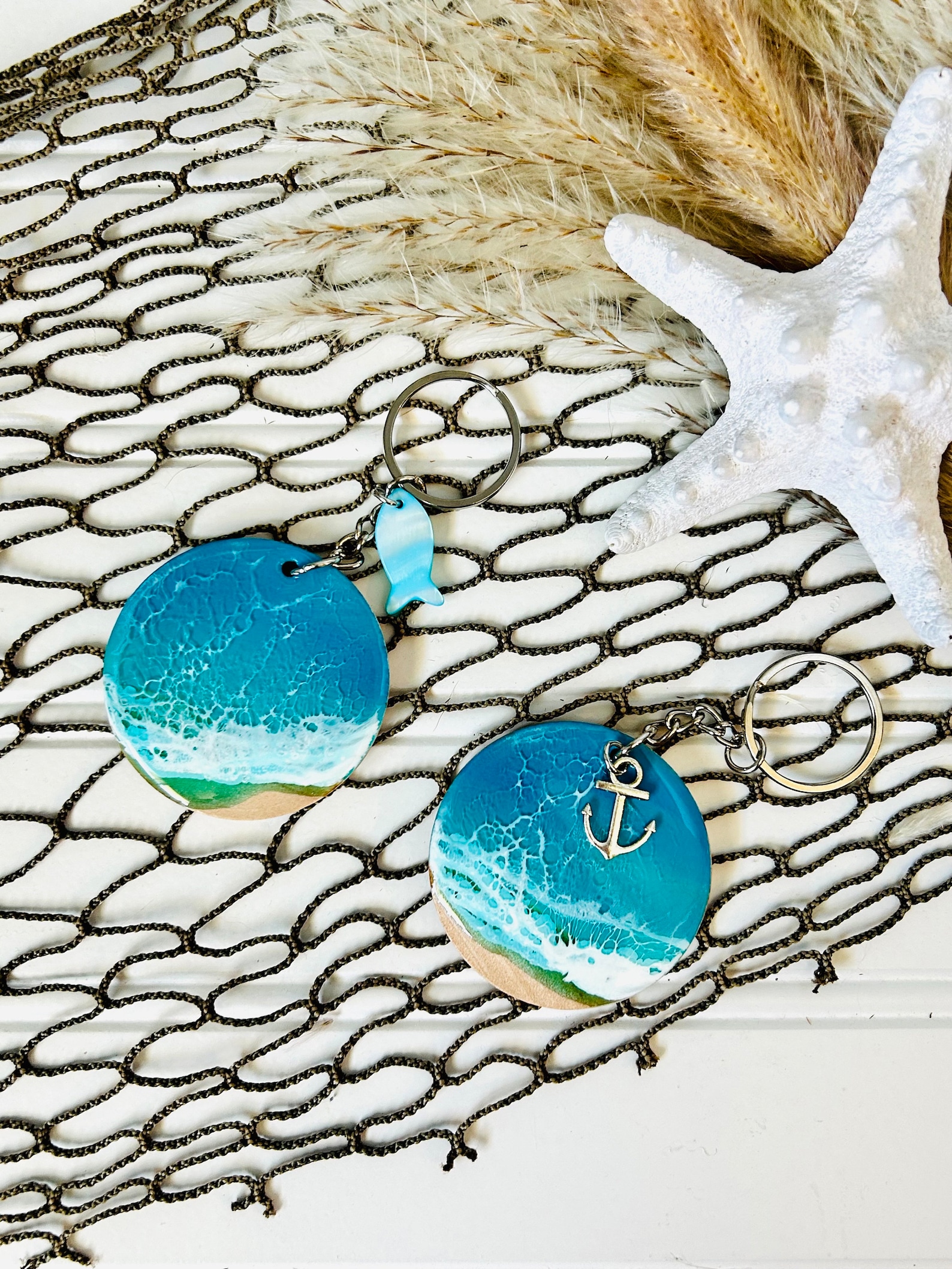 Wood Keychain With Ocean Waves & Charm, Resin Beach Keychain, Epoxy ...