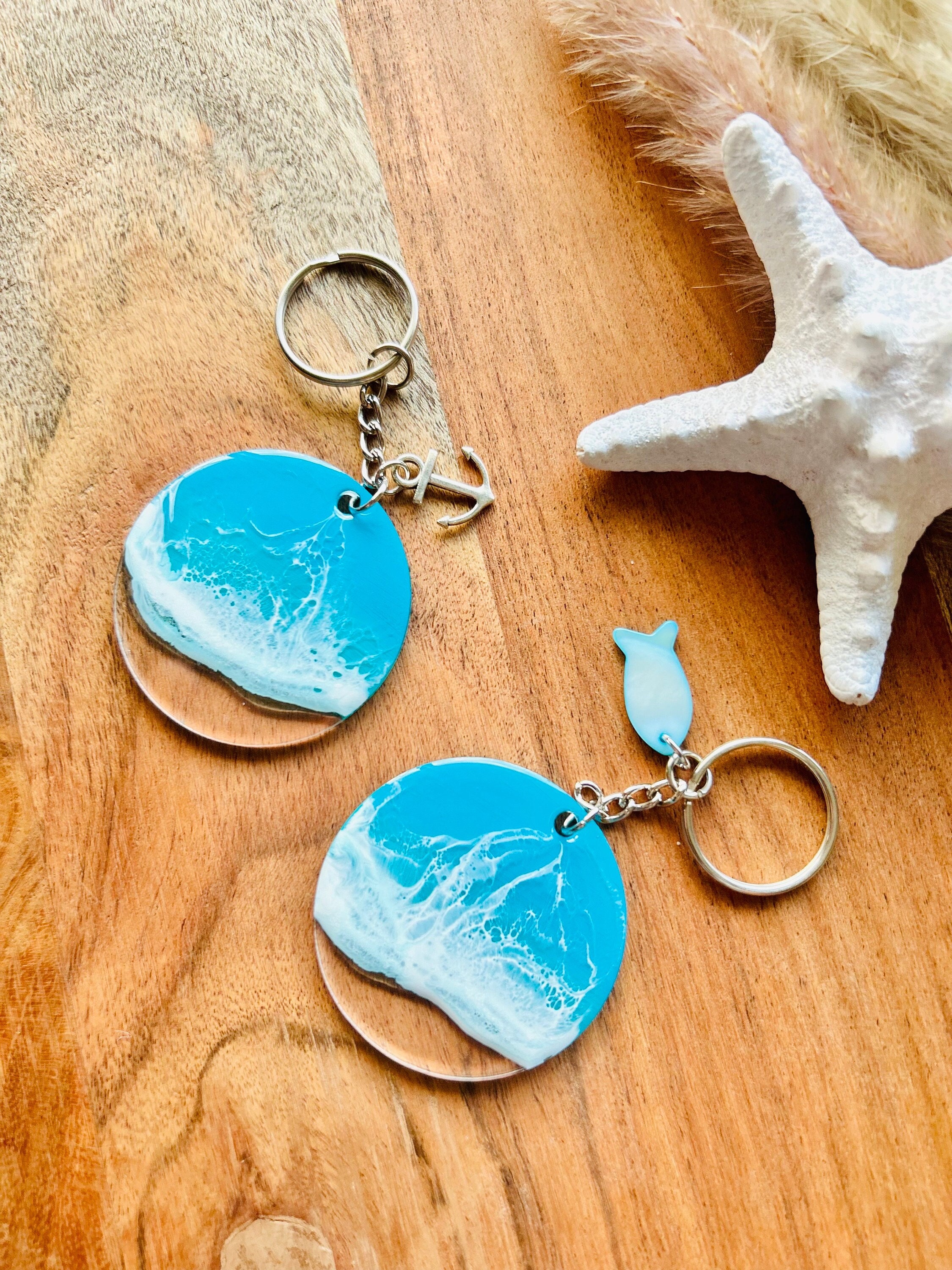 Acrylic Keychain With Ocean Waves & Charm, Resin Beach Keychain, Epoxy ...
