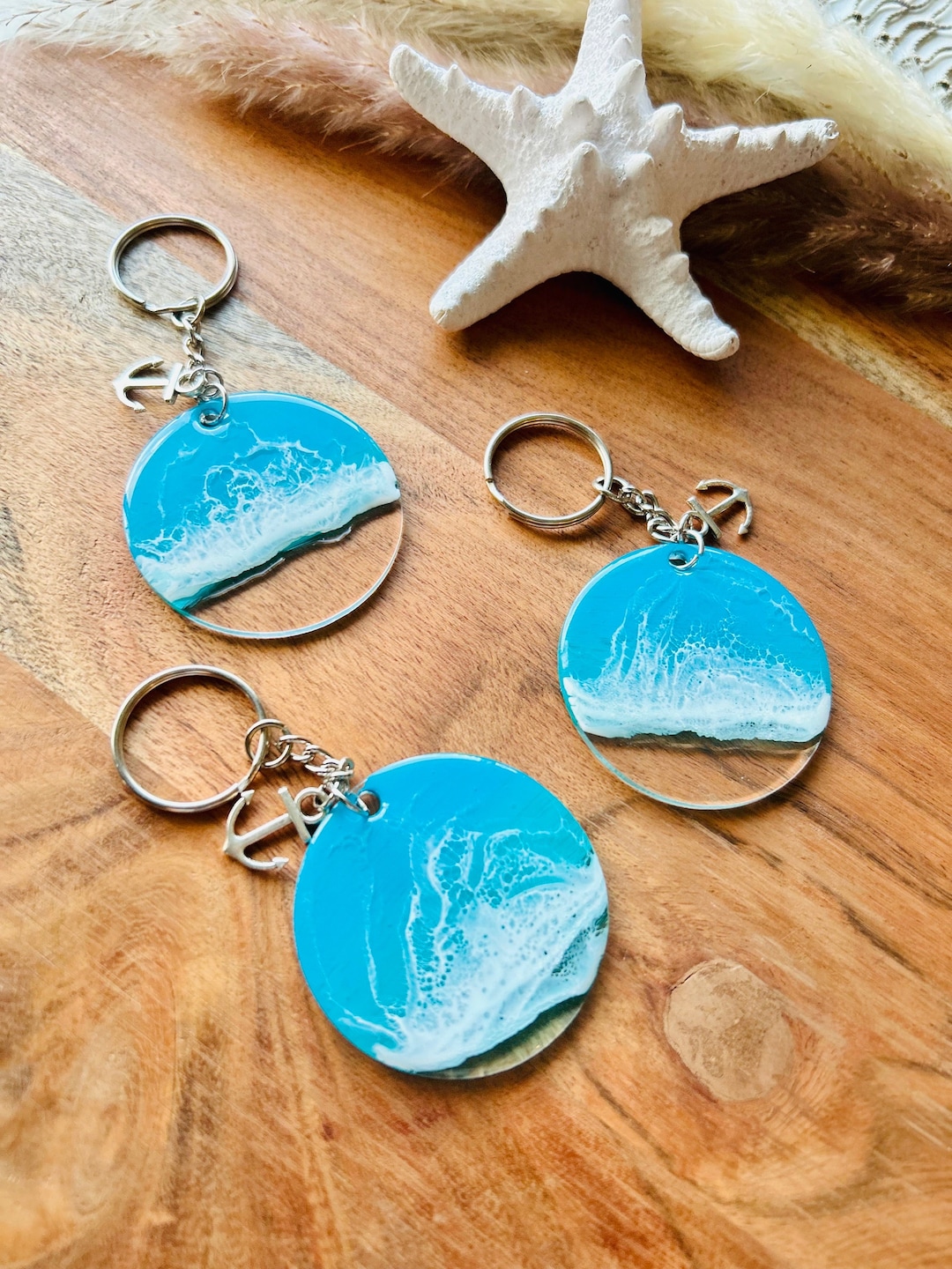 Acrylic Keychain With Ocean Waves & Charm, Resin Beach Keychain, Epoxy ...