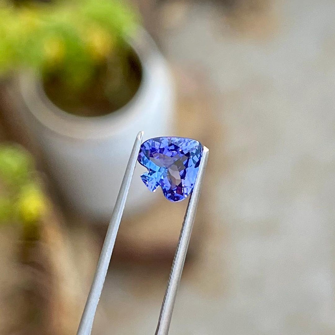 Natural Tanzanite – 1.45 Ct Spades Logo Cut | 8×8 Mm Fancy Spade Shape ...