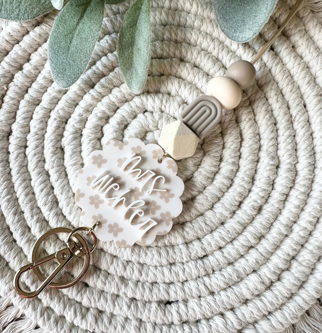 Retro Acrylic Daisy Beaded Lanyard Tan Personalized Lanyard Teacher ...