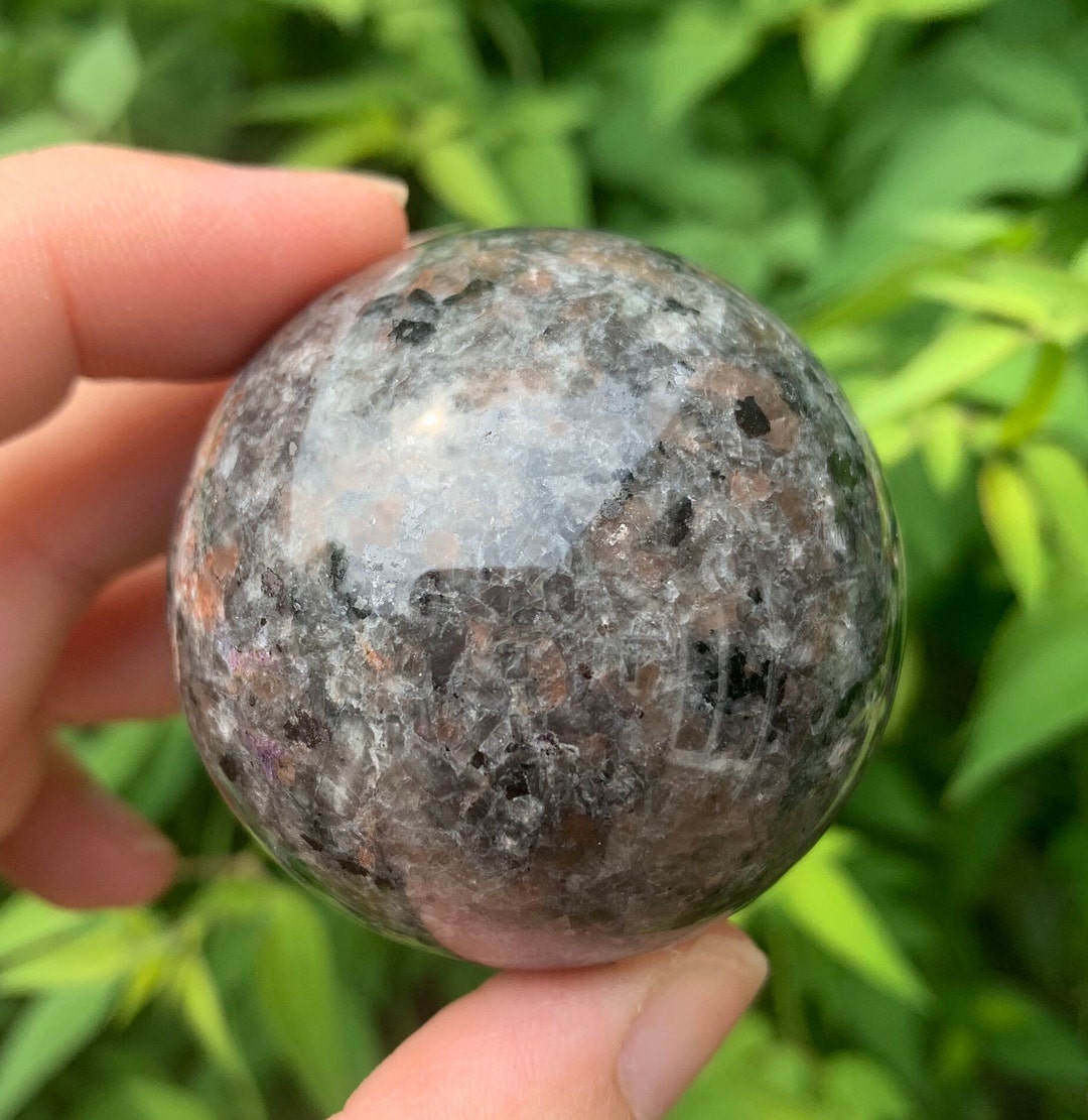 176g 50.3mm Yooperlite Crystal Sphere Carving UV Reactive 4 - Etsy