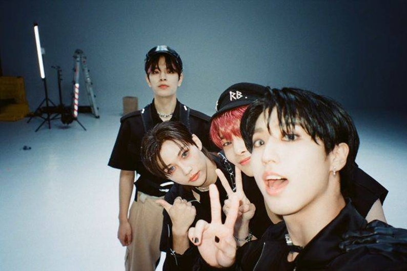 Skz Studio Choom CASE 143 Behind Polaroids - Etsy