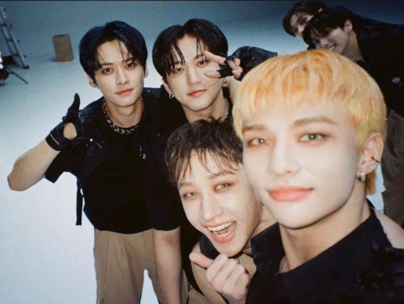 Skz Studio Choom CASE 143 Behind Polaroids - Etsy