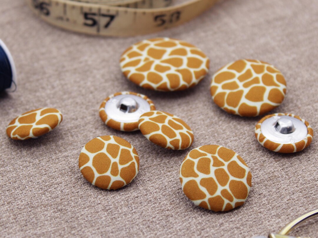Giraffe Print Buttons - Animal Print Buttons | Giraffe Pattern ...