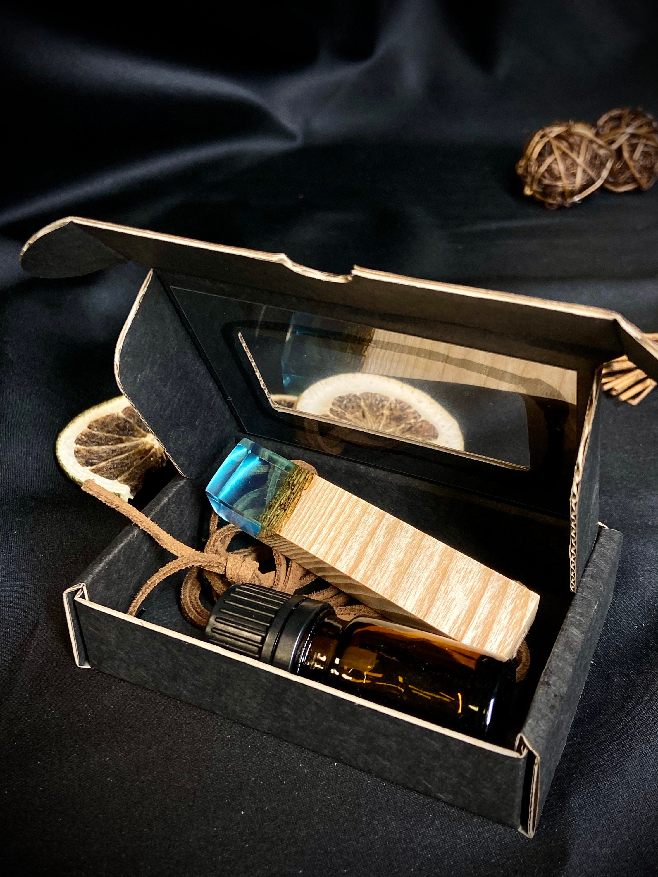 Car Air Freshner Oud Scent Diffuser Musk Fragrance Vehicle Perfume Oak ...