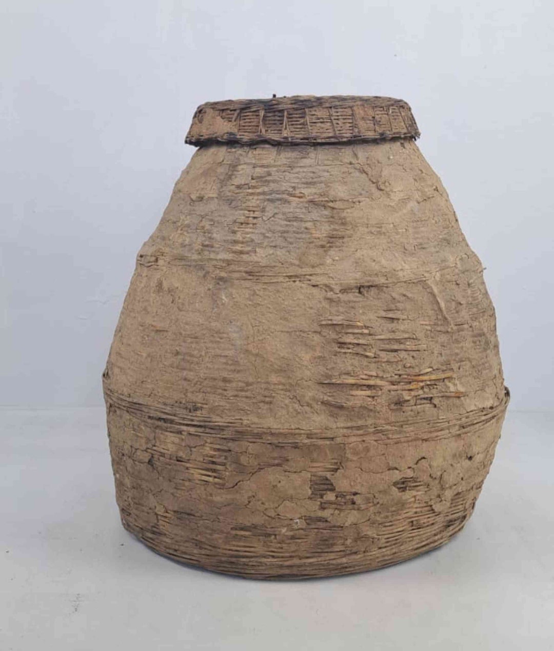 Vintage Clay Basket With Lid Aus Nepal, Vintage Wicker Basket With Clay ...
