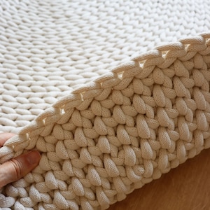 Chunky Creamy White Round Rug, Thick and Soft Carpet for Bedroom ...