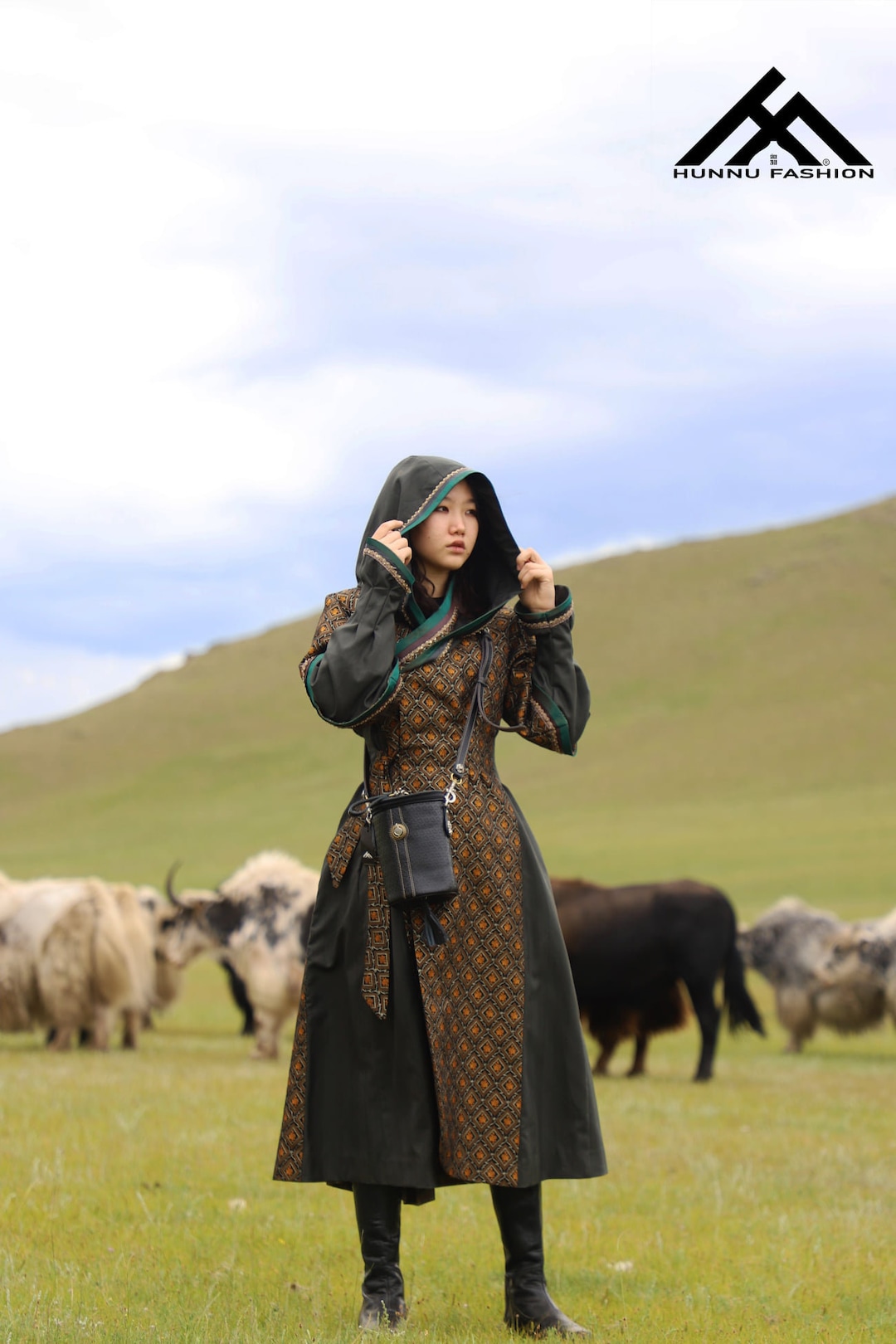 Mongolian Deel Traditional Costume by Hunnu Fashion unique Vintage ...