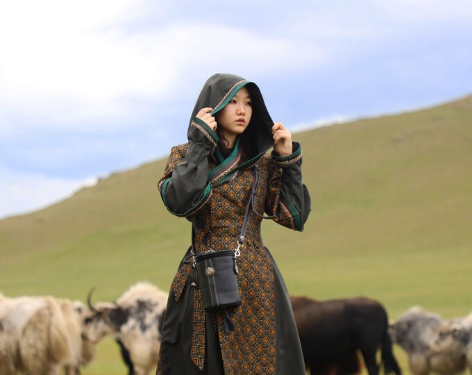 Mongolisches Deel Trachtenkostüm von Hunnu Fashion Einzigartiges ...