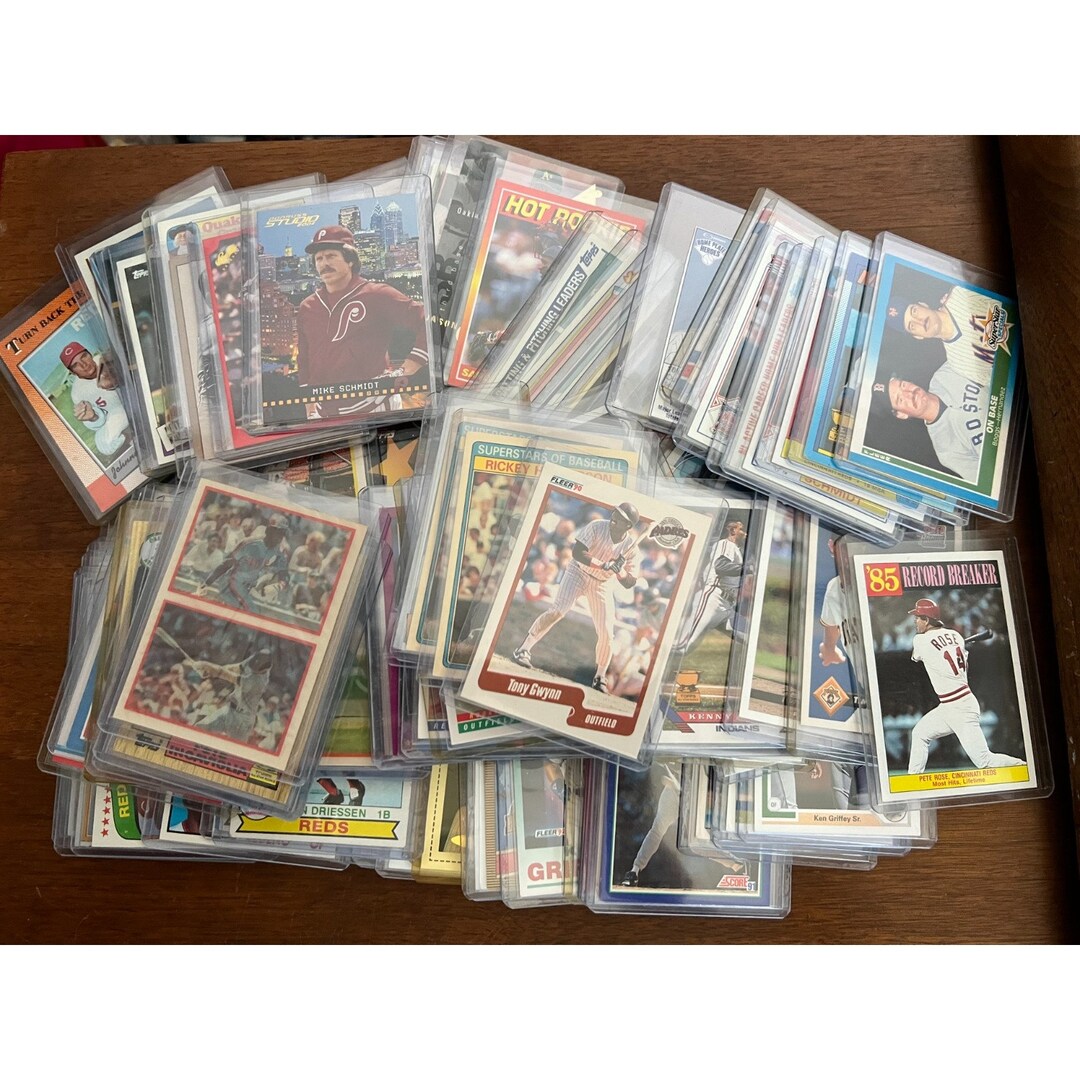 Box of 100 Vintage Common Baseball Cards in Hard Plastic Sleeves (lot 1 ...
