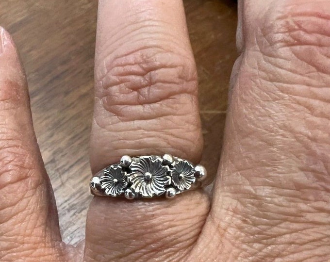 Vintage Rita Montoya Navajo Flower Band Ring 7.5 - Etsy
